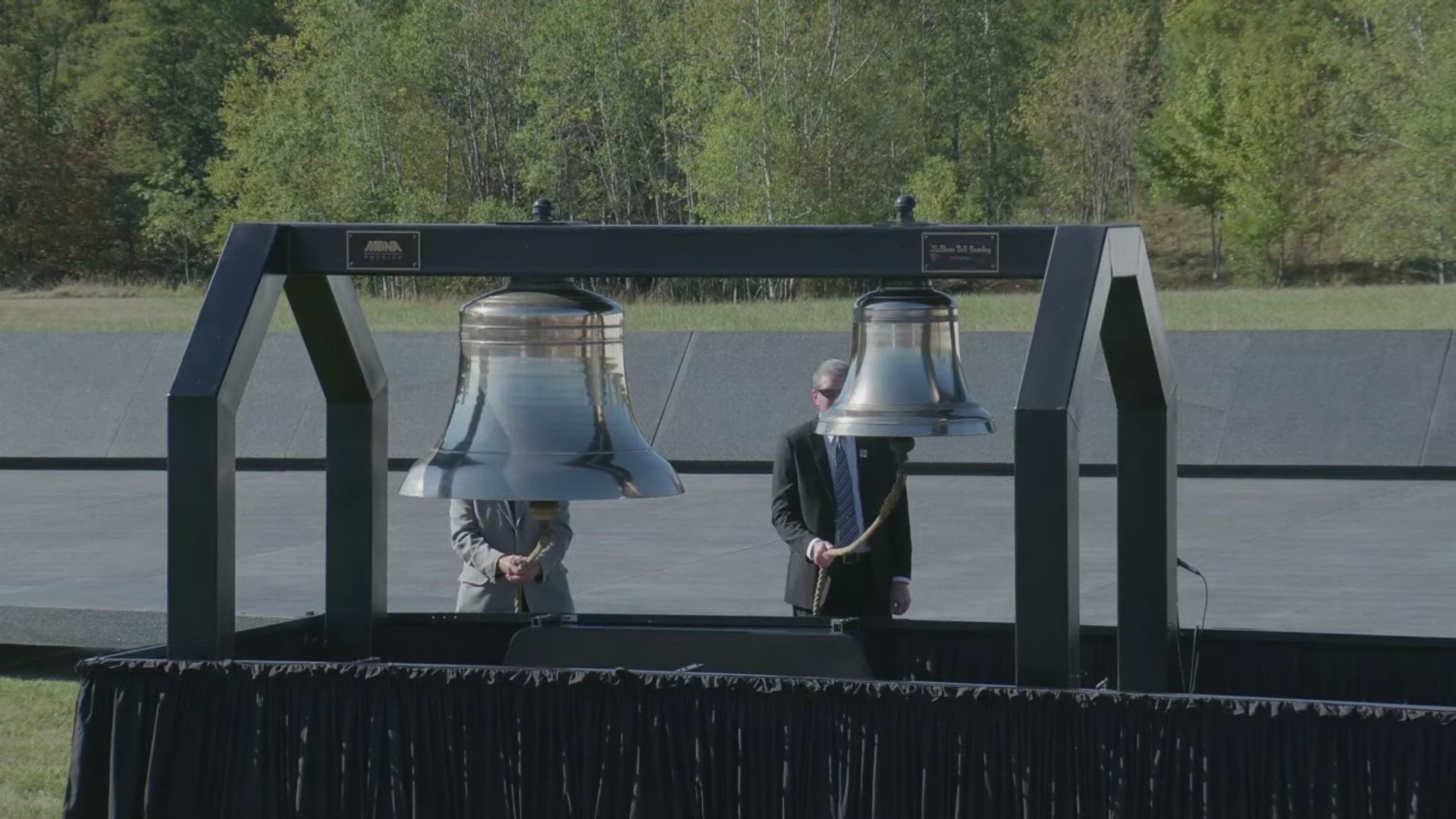 Moment of silence honors United Flight 93 | king5.com