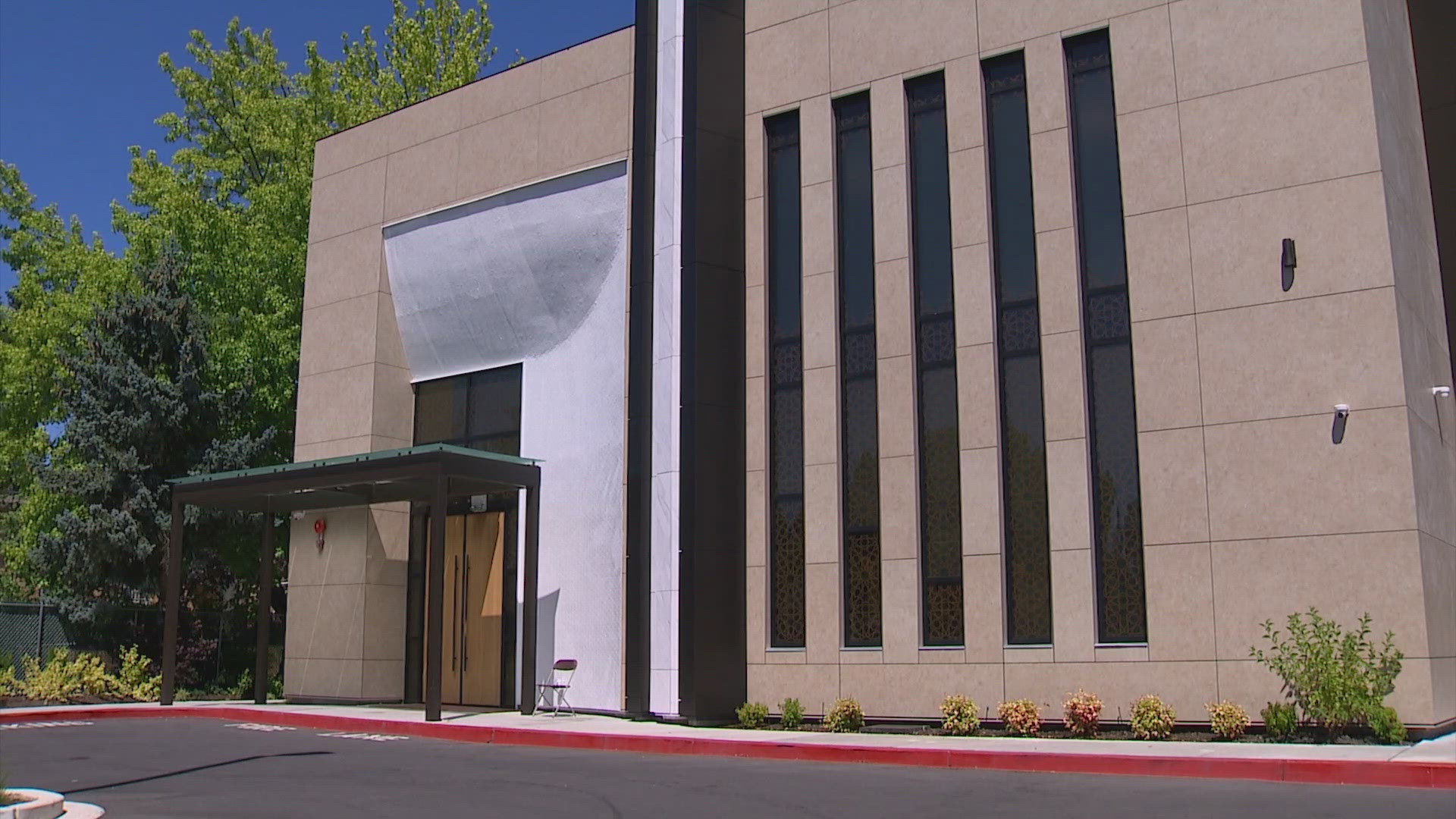 Mosque in Bellevue reopens several years after 2 arsons | king5.com