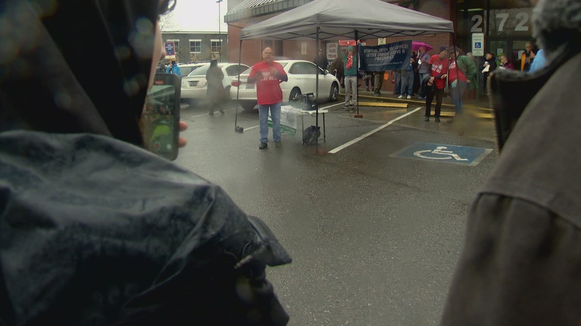 USPS workers hold rallies across Washington state as potential job cuts ...