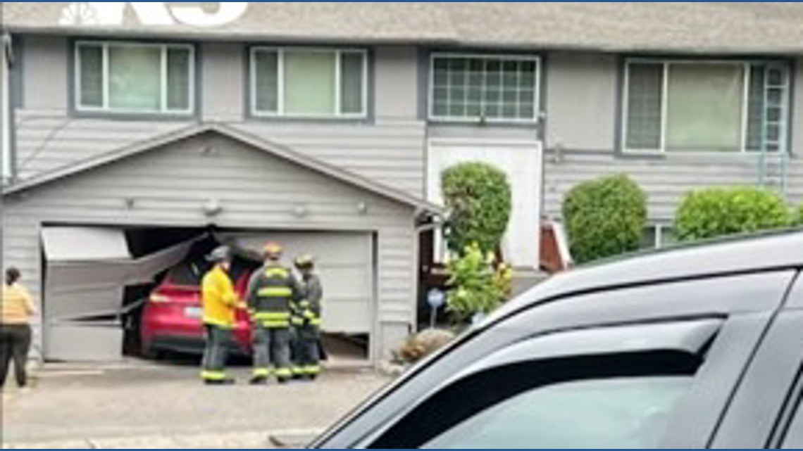 Tesla crashes into Redmond garage after reported autopilot malfunction ...