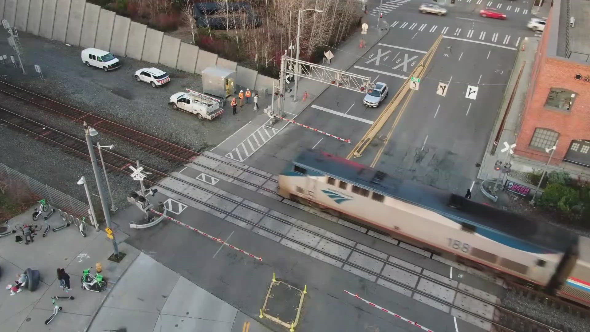 Pedestrian dies after being struck by train on Seattle waterfront ...