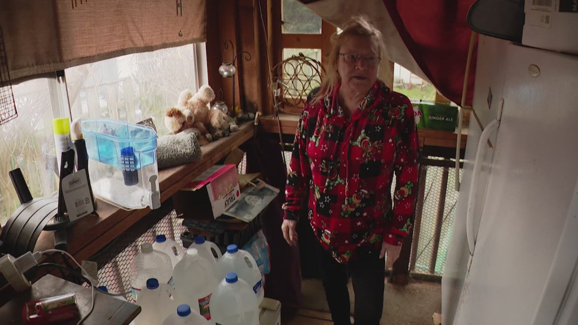 Residents experiencing health impacts as water woes persist in Oak ...