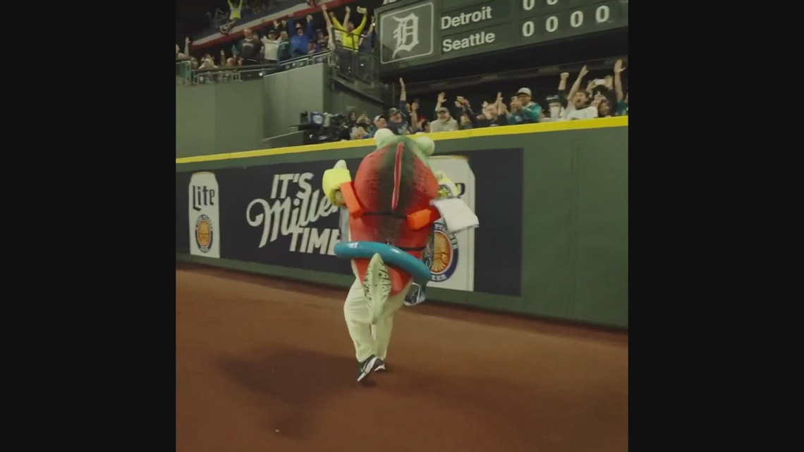 Humpy wins first ever salmon run in 15th inning of ALDS Game 5 | king5.com