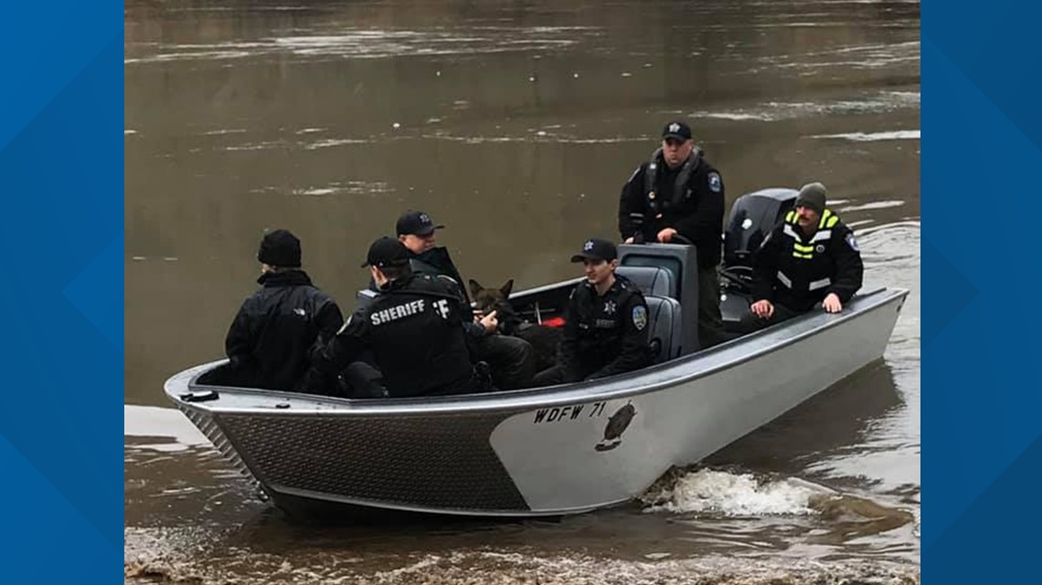 Deputies chase man with suspected explosive device into Grays Harbor County river | king5.com