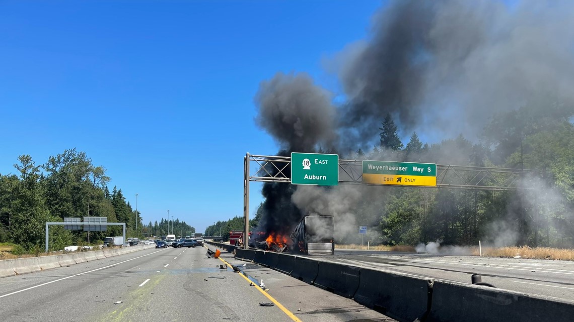 Multi-vehicle fire forces hours-long closure of Highway 18 | king5.com