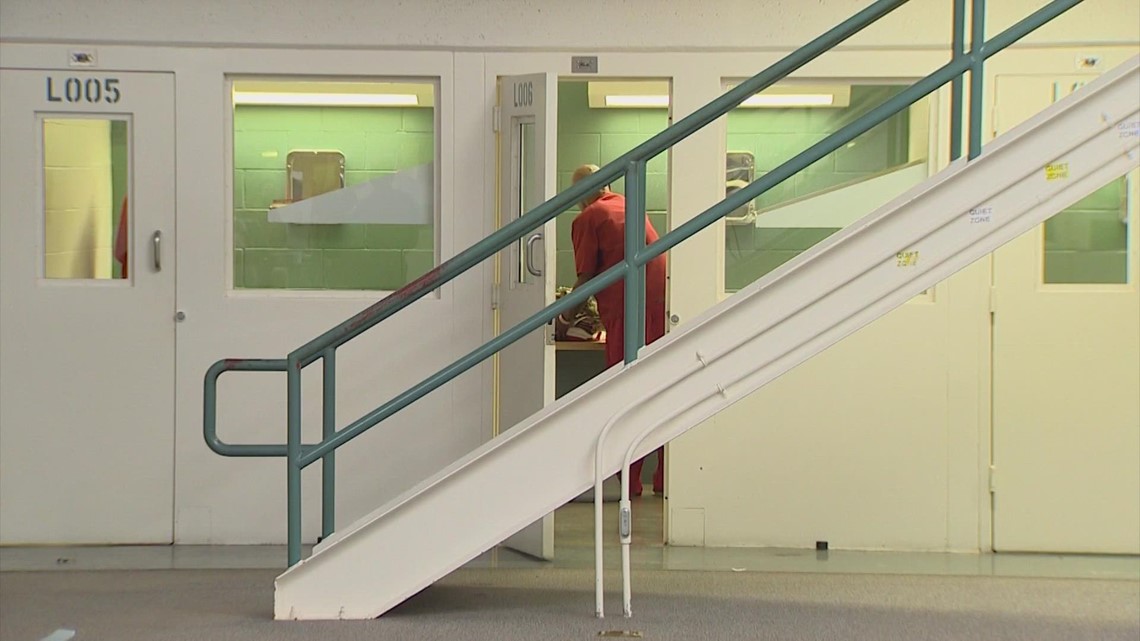 COVID-19 outbreak at King County jail largest of pandemic | king5.com