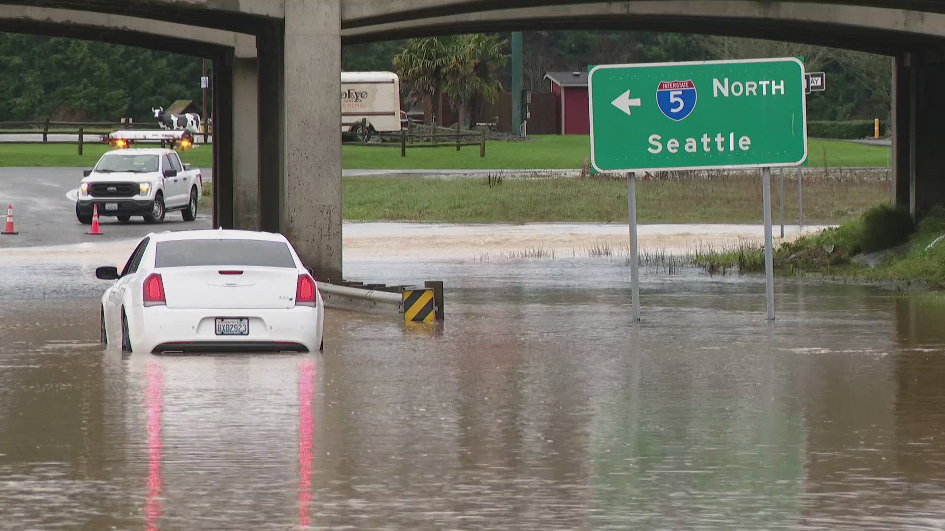 Track road, bridge closures with more heavy rain in Washington's ...