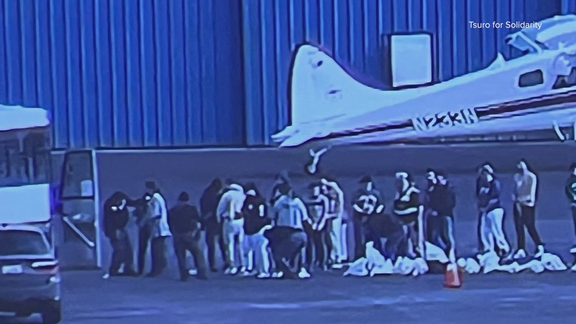 Nonprofit monitors ICE flights at Boeing Field | king5.com