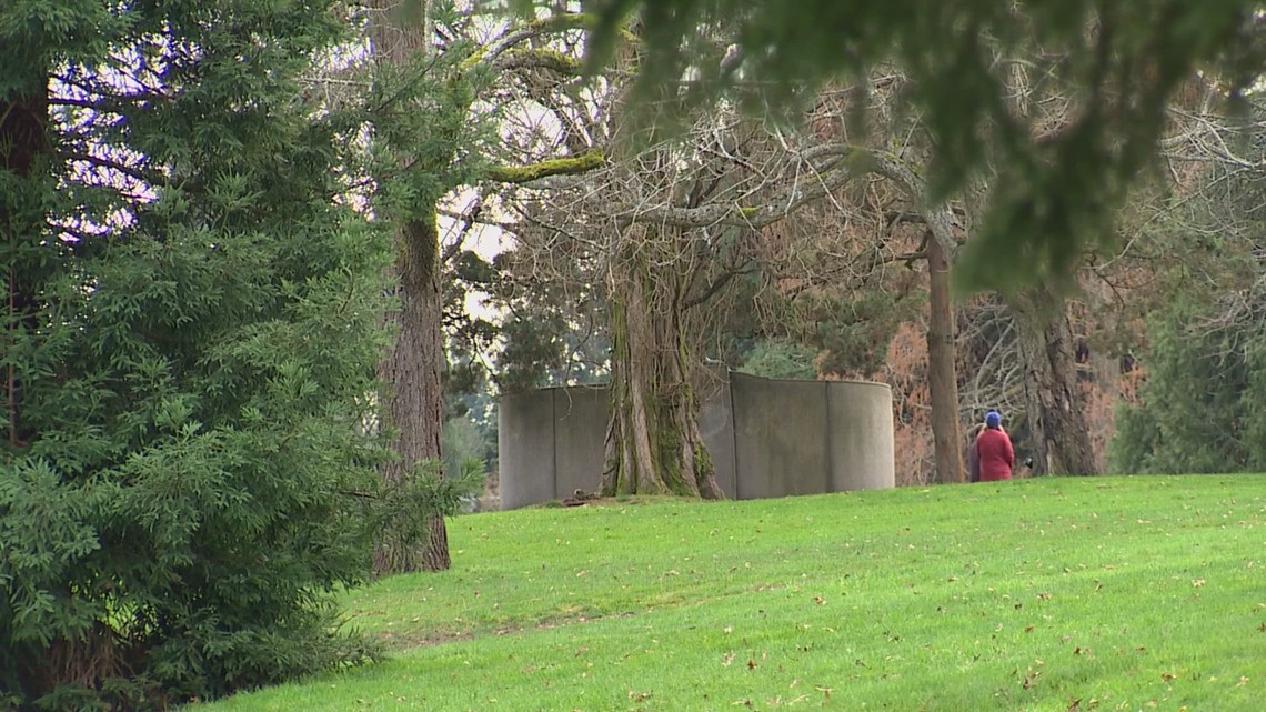 Tacoma police search for suspect who randomly stabbed woman at Point ...