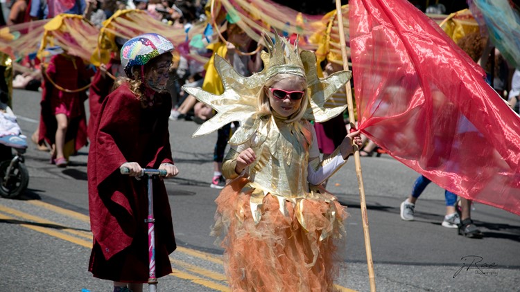 Seattle celebrates summer with naked bike ride at Fremont Solstice ...