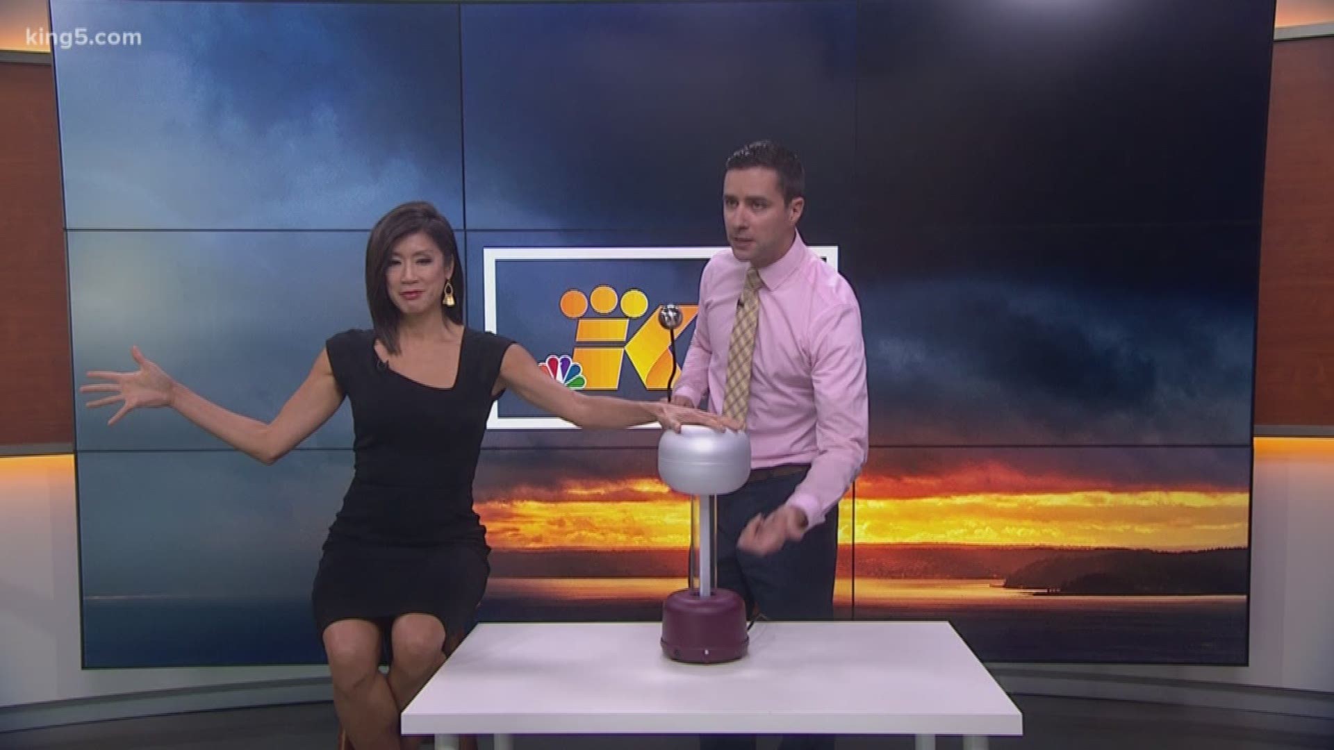 What causes lightning and thunder? | king5.com