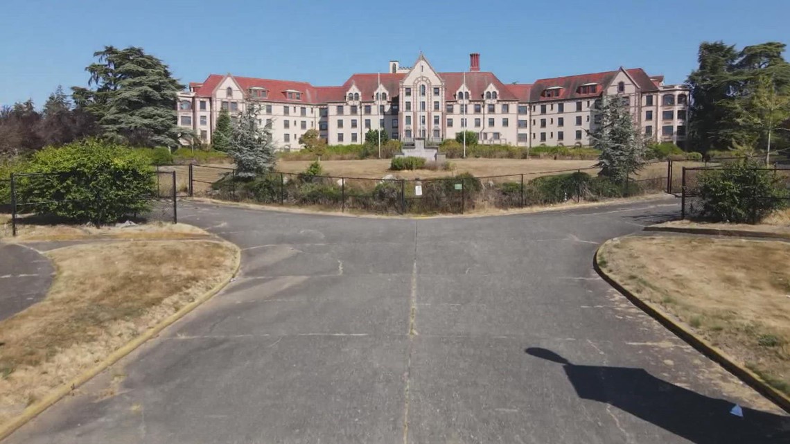 Groups look to protect 'Landmark on the Sound' building from demolition ...