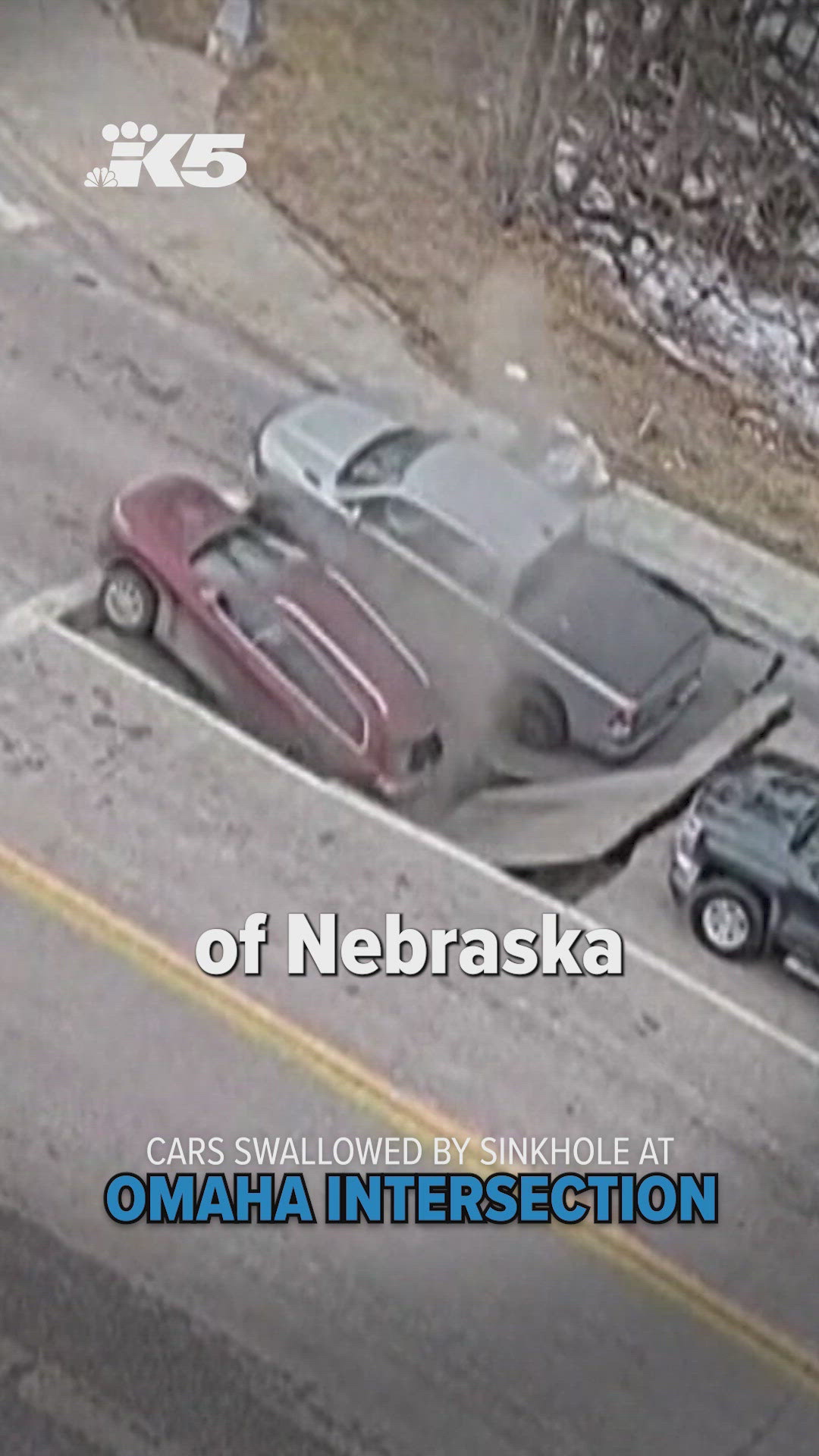 Cars swallowed by sinkhole at Omaha intersection | king5.com
