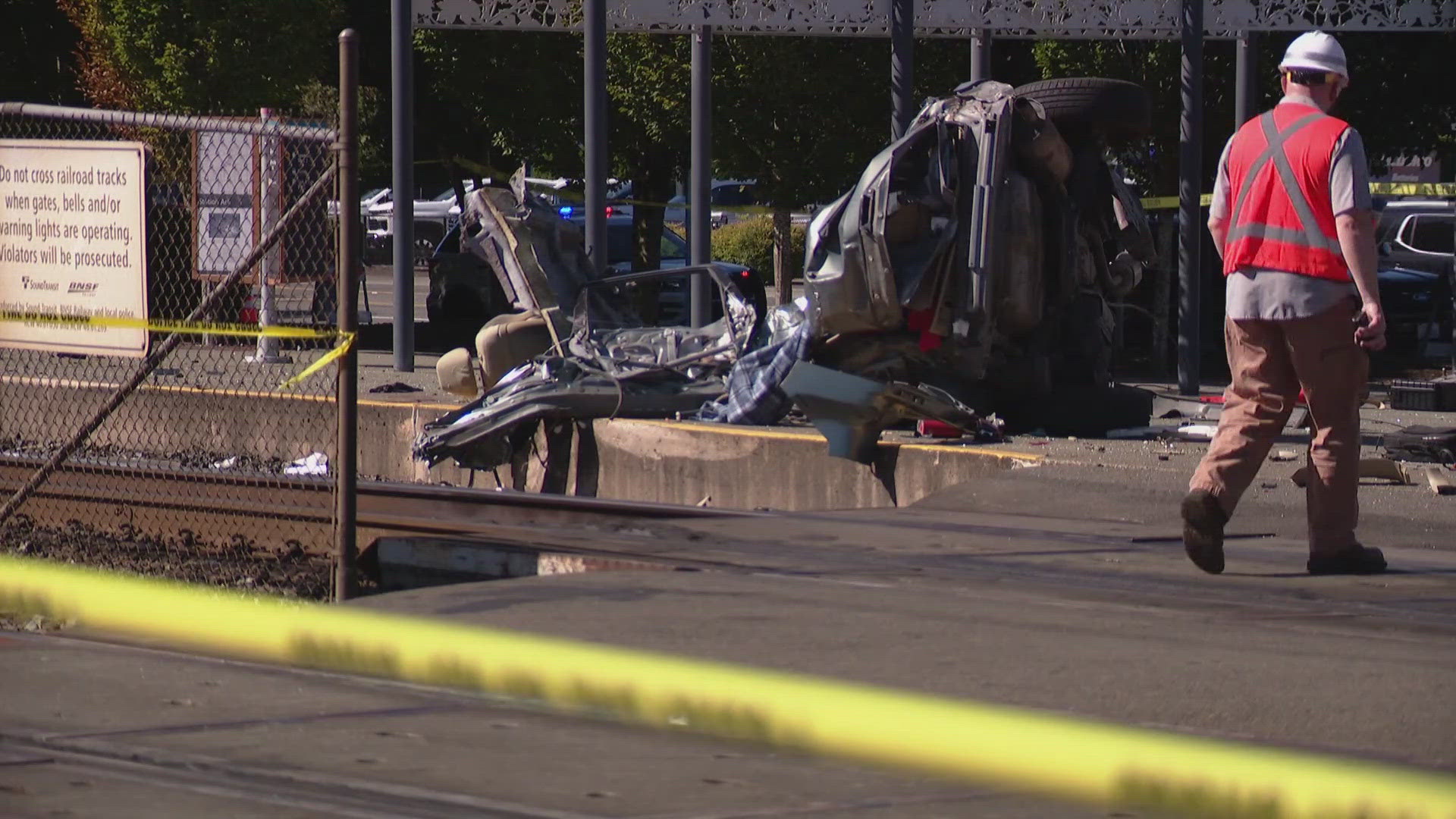 Man dies after vehicle hits Amtrak train in Sumner | king5.com