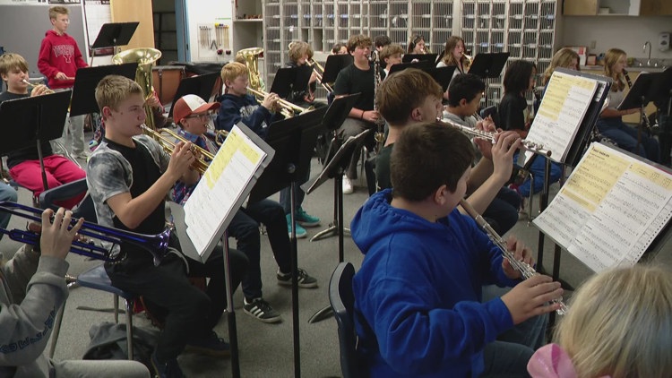 Seattle phone numbers to start using 564 area code by 2025 | king5.com