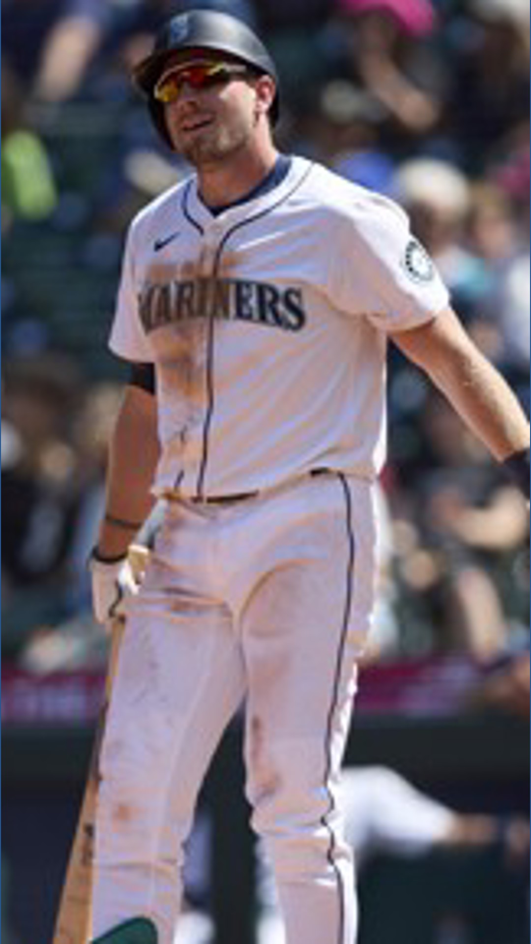 Brewers' 17-hit blitz overwhelms Mariners, Turang shines with 3 RBIs ...