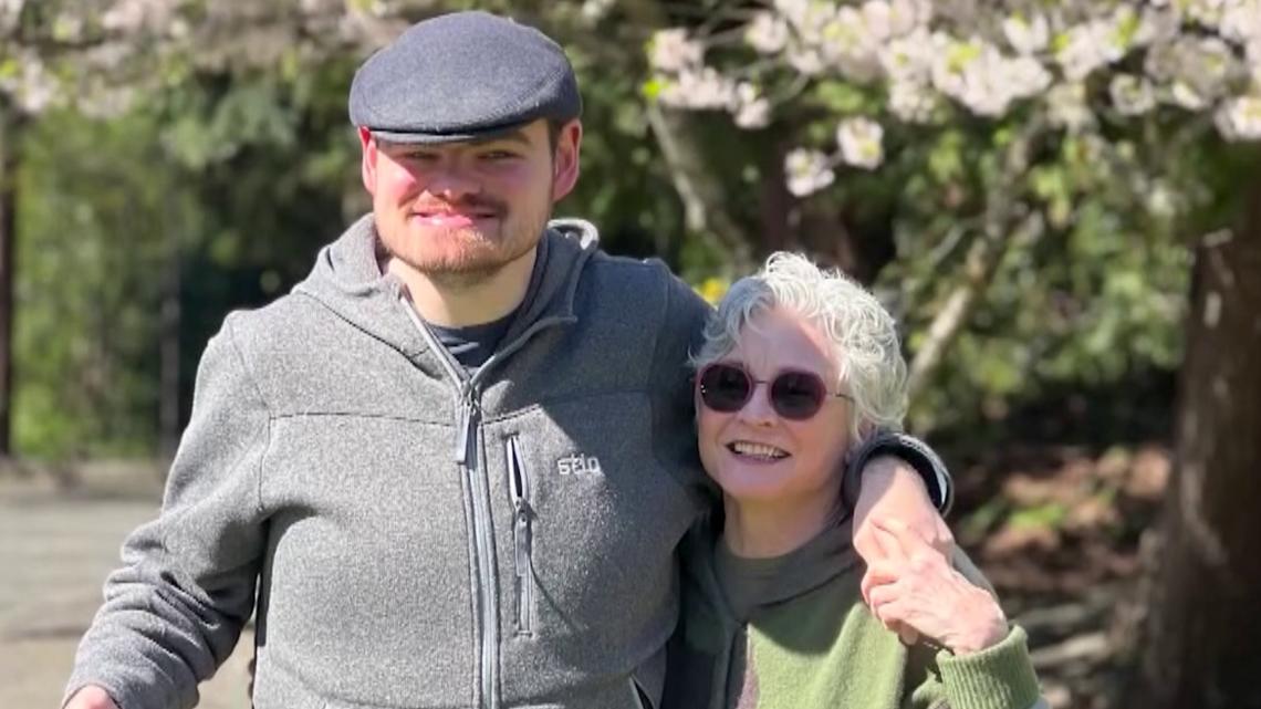 Hundreds gather to remember Mercer Island mother and son | king5.com