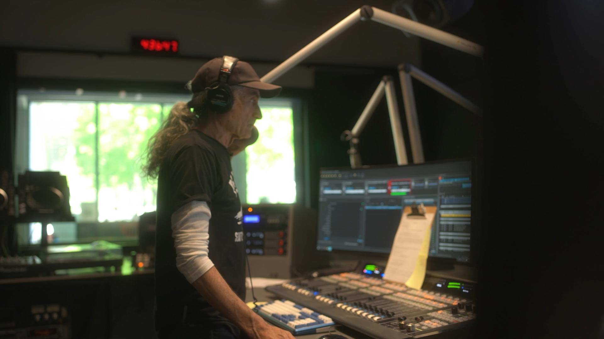 Seattle DJ Kevin Cole returns with weekly KEXP show | king5.com