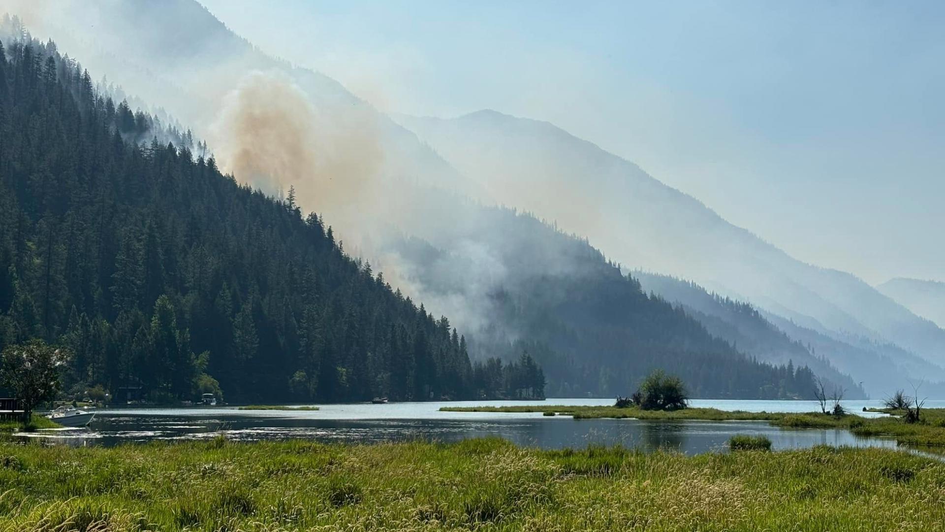 'Go now:' Level 3 evacuation issued as Pioneer Fire creeps close to ...