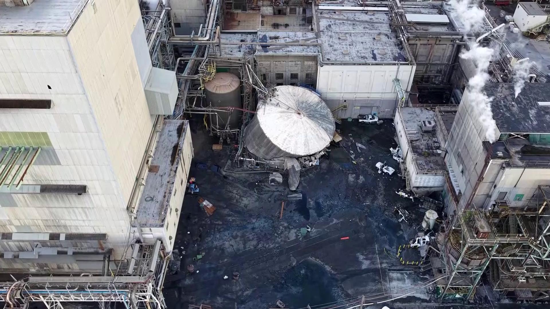 1 dead, 9 missing after tank implosion at Longview paper mill | king5.com