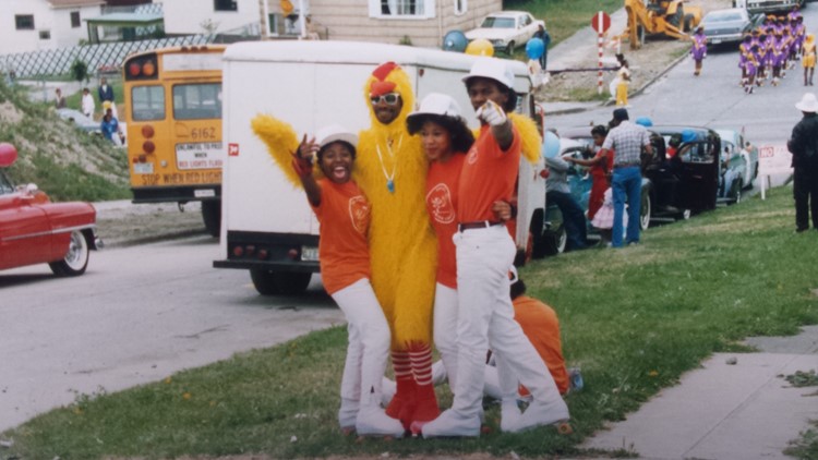 Ezell's celebrates 40 years of famous chicken | king5.com