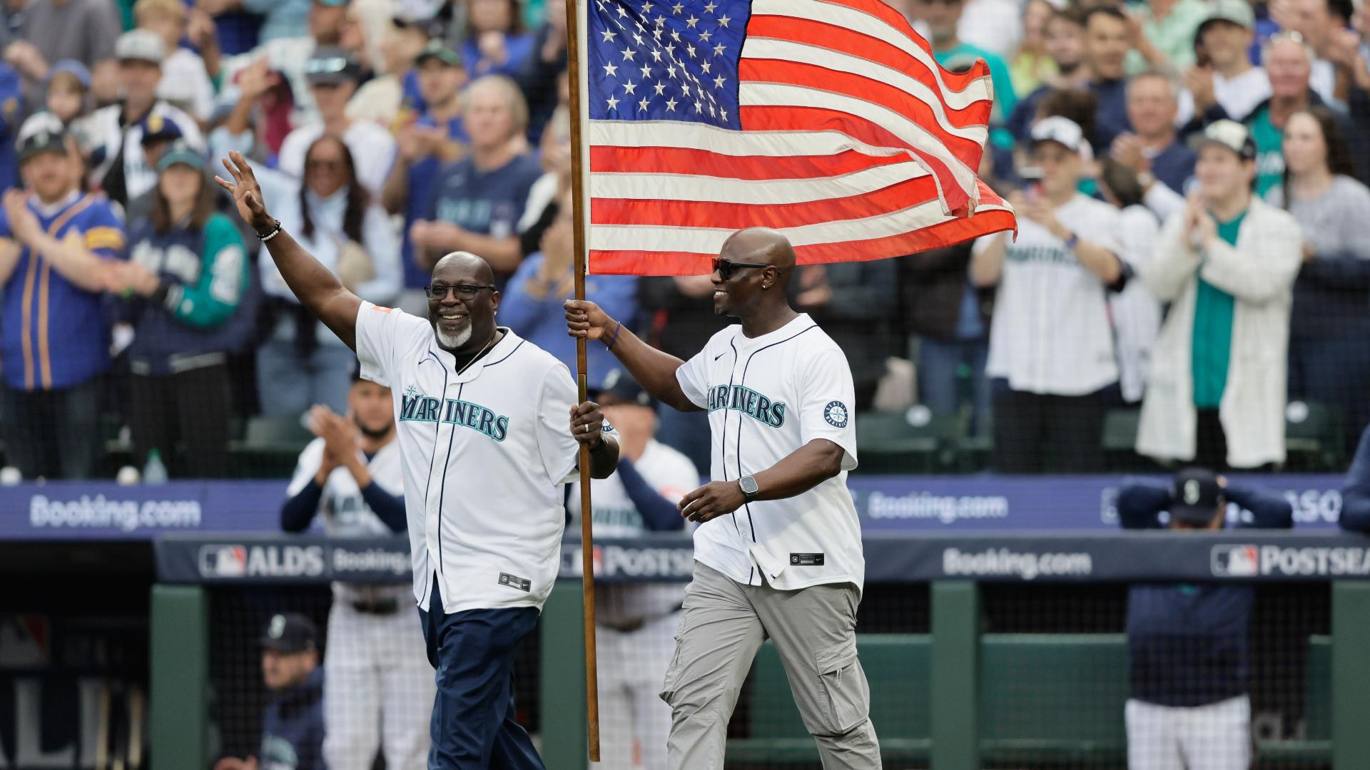 Mariners to unveil statue honoring 2001 playoff team, flag raising ...