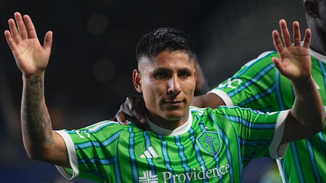 Raúl Ruidíaz scores two goals and the Sounders beat the Union 3-2 for ...
