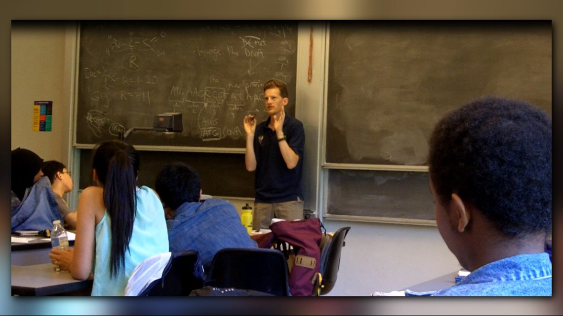 This singing biology professor turns science into catchy tunes at ...