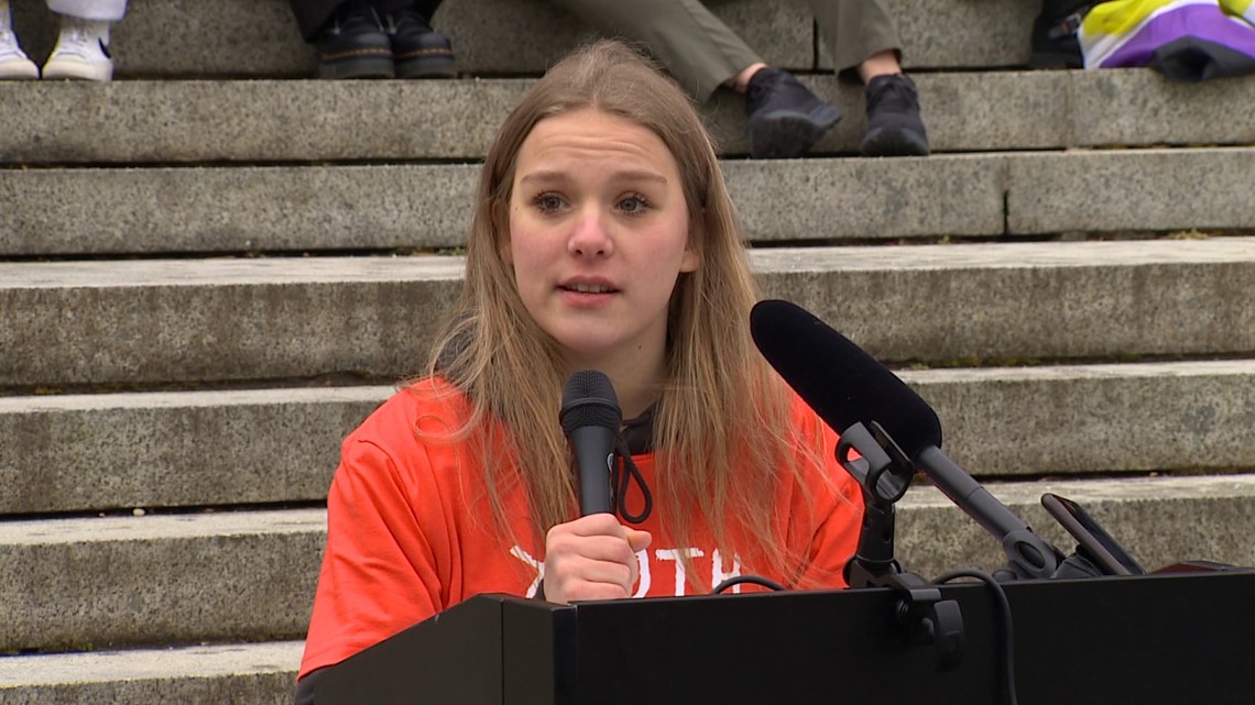 Ingraham High School students voice support of gun legislation | king5.com