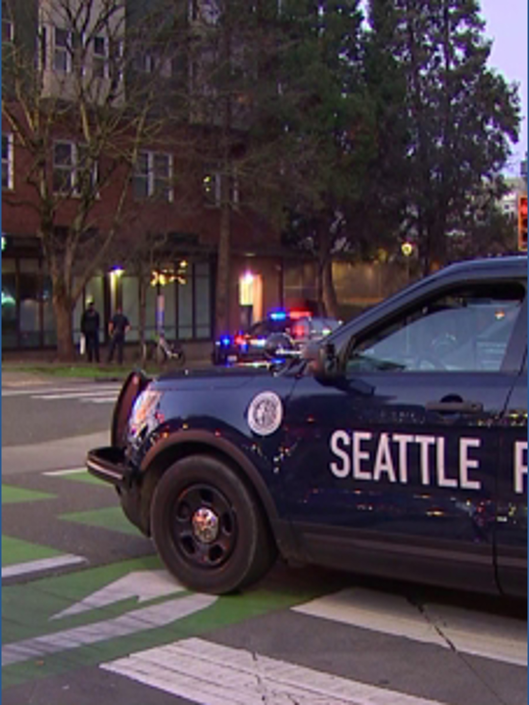 Seattle police seek suspect after woman stabbed in Belltown alley ...