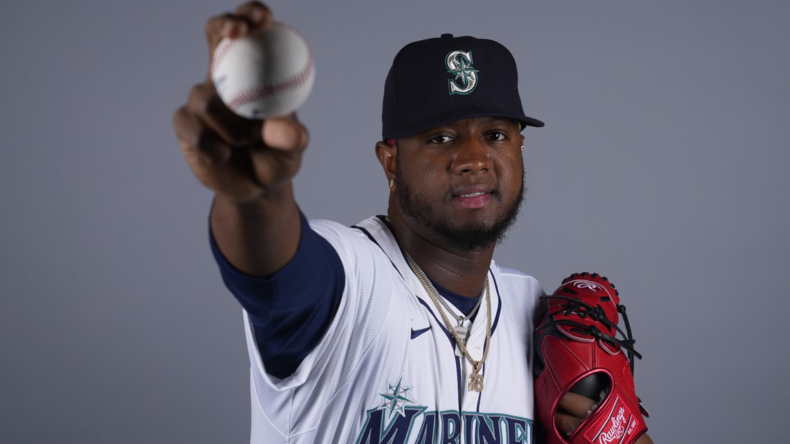 Gregory Santos back on mound for the Mariners. Their new reliever may ...