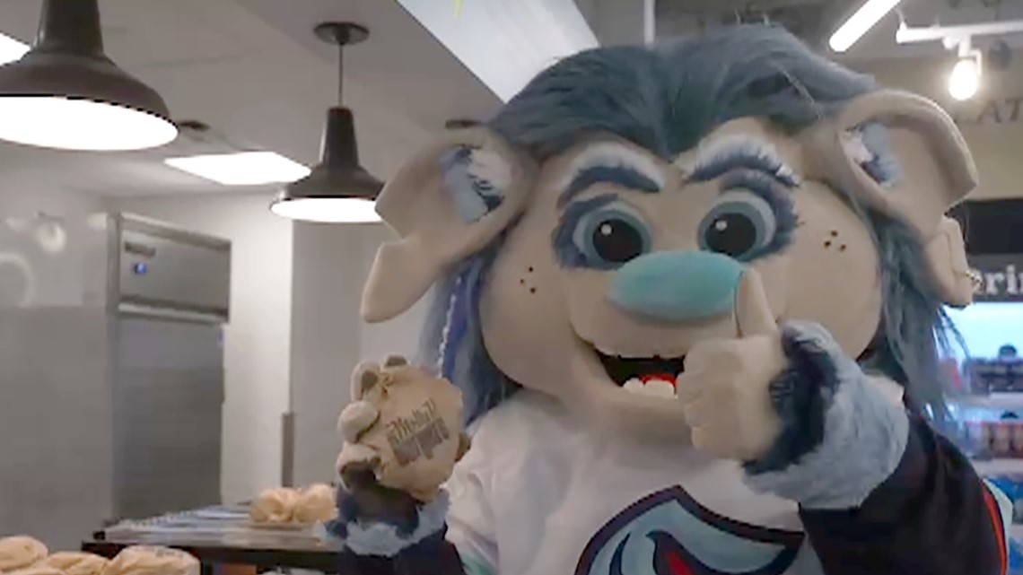 Climate Pledge Arena's Executive Chef Molly De Mers opens new burger ...