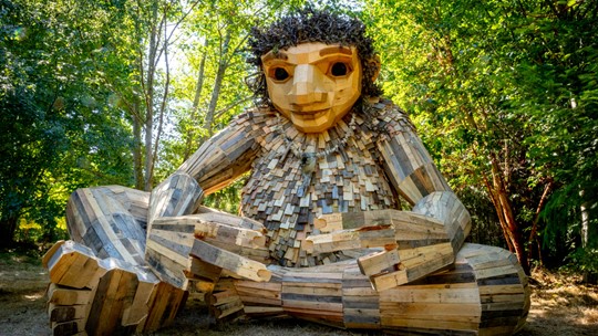 Giant troll unveiled in Lincoln Park in Seattle | king5.com