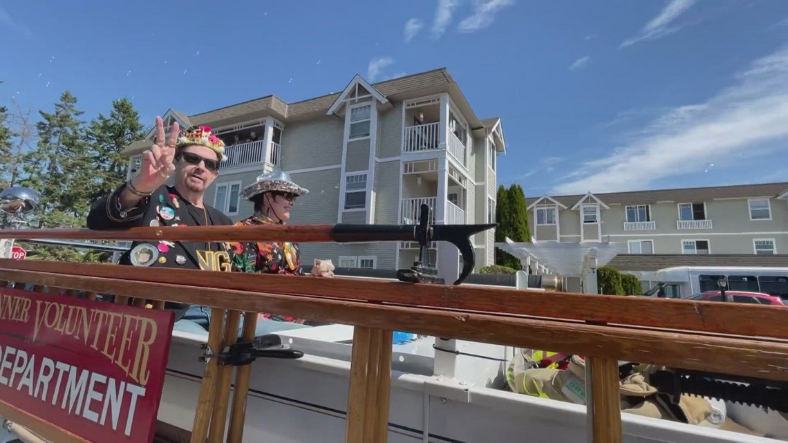 Novelist Tom Robbins dies at age 92 | king5.com