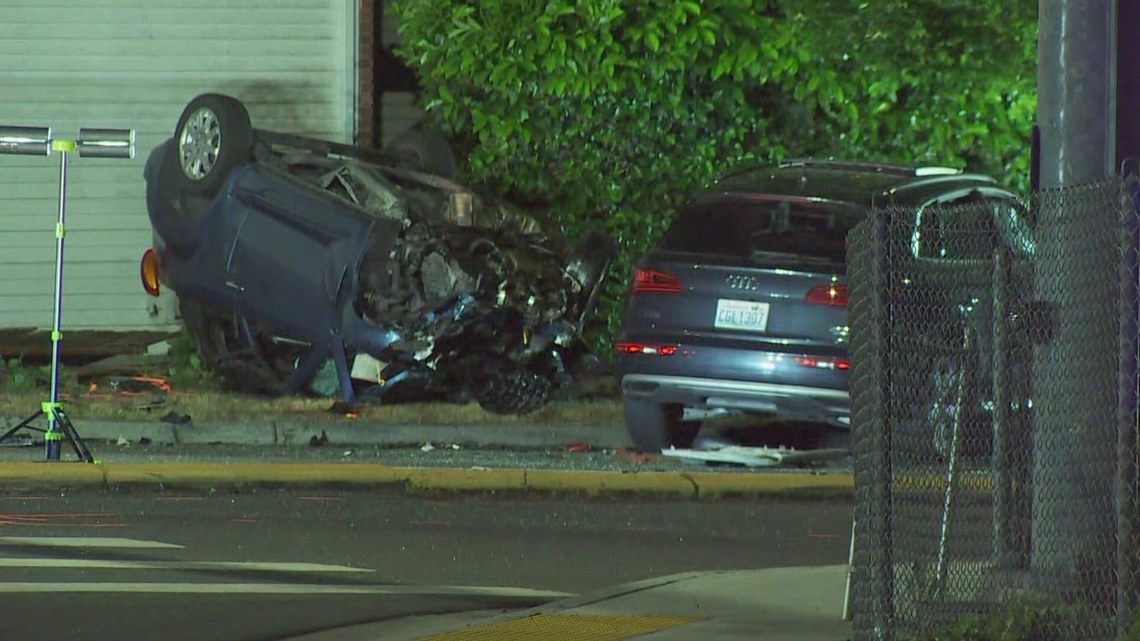 4 people hurt in Kent crash | king5.com