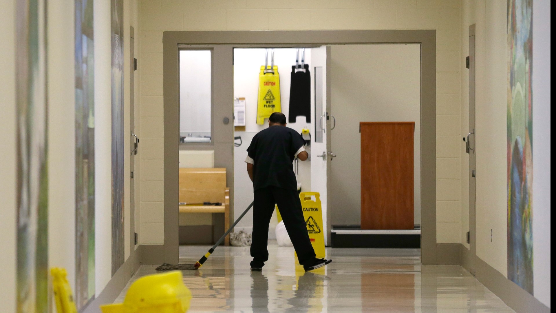 Federal jury: Immigrant detainees are owed minimum wage | king5.com