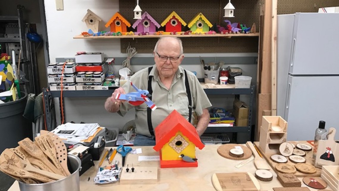 92-year-old retiree finds new "career" in woodworking | king5.com