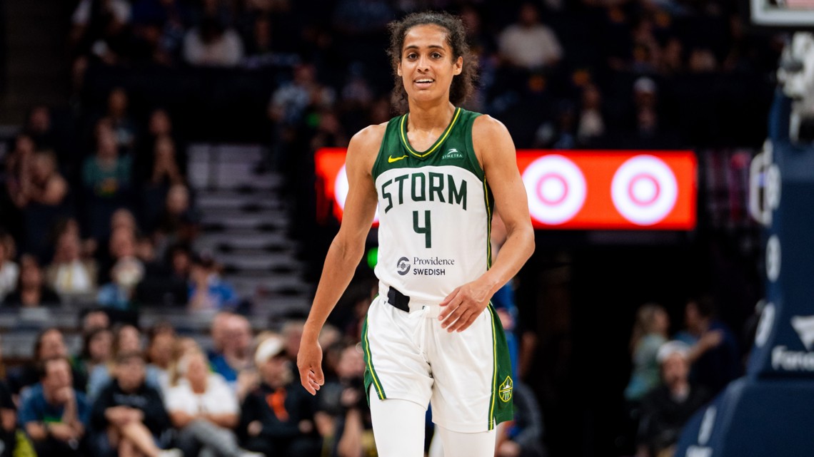Skylar Diggins scores 19 of her 23 points after halftime and the Storm ...