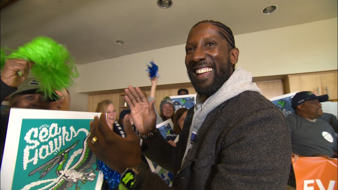 A Seahawks legend throws a happy surprise | king5.com