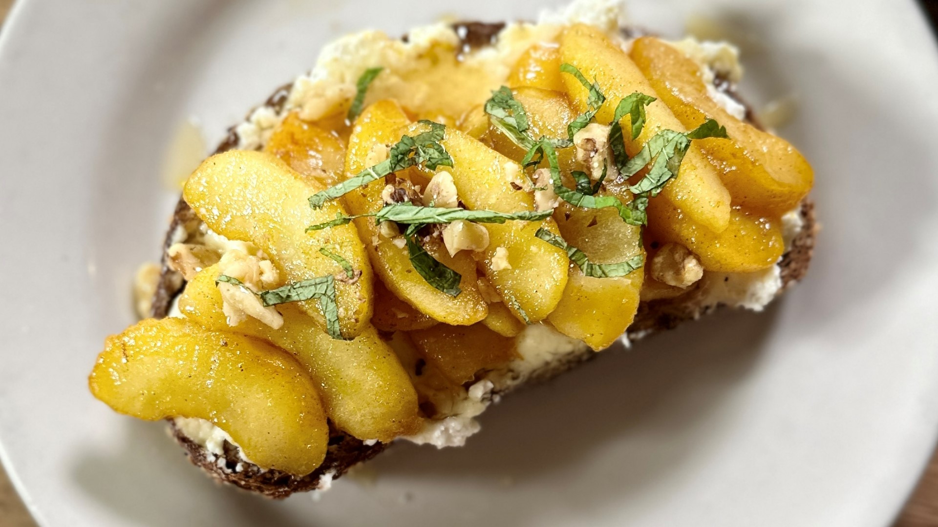 New fall menu debuts at Oddfellows Cafe and Bar in Seattle | king5.com