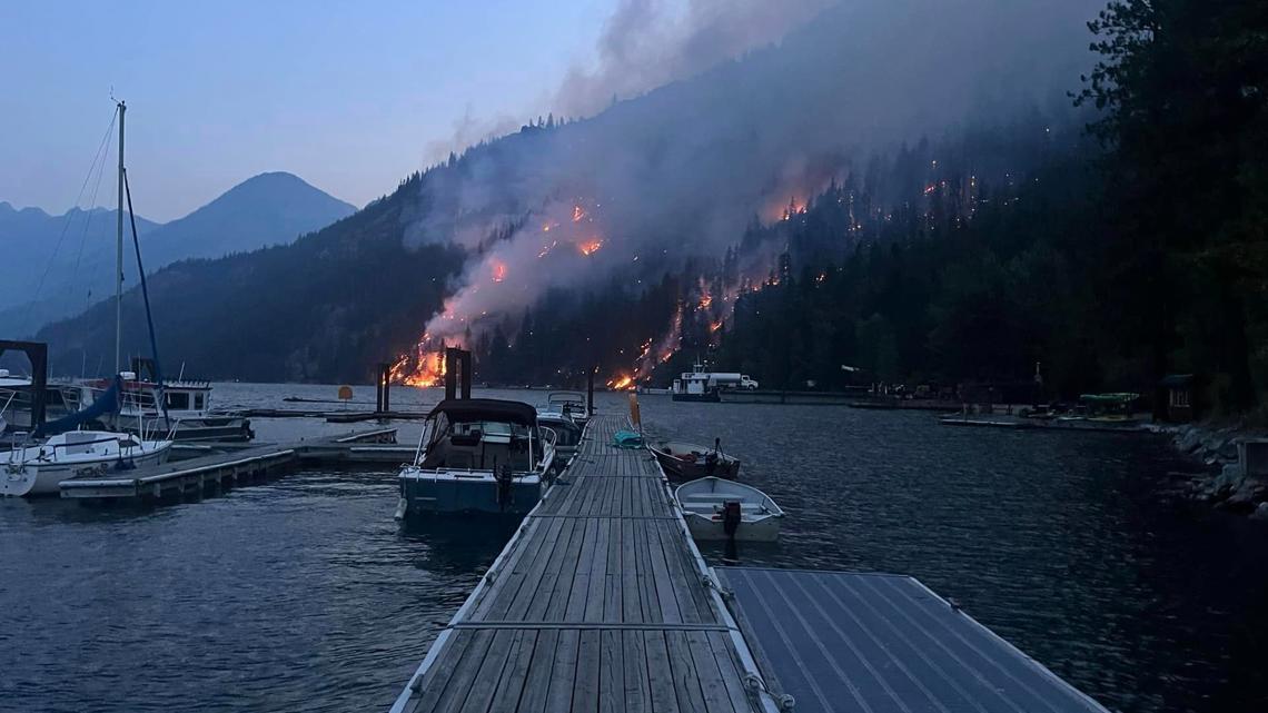 'Go now:' Level 3 evacuation issued as Pioneer Fire creeps close to ...