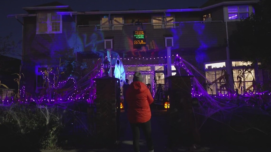 Haunted house in West Seattle collects frights and food donations ...