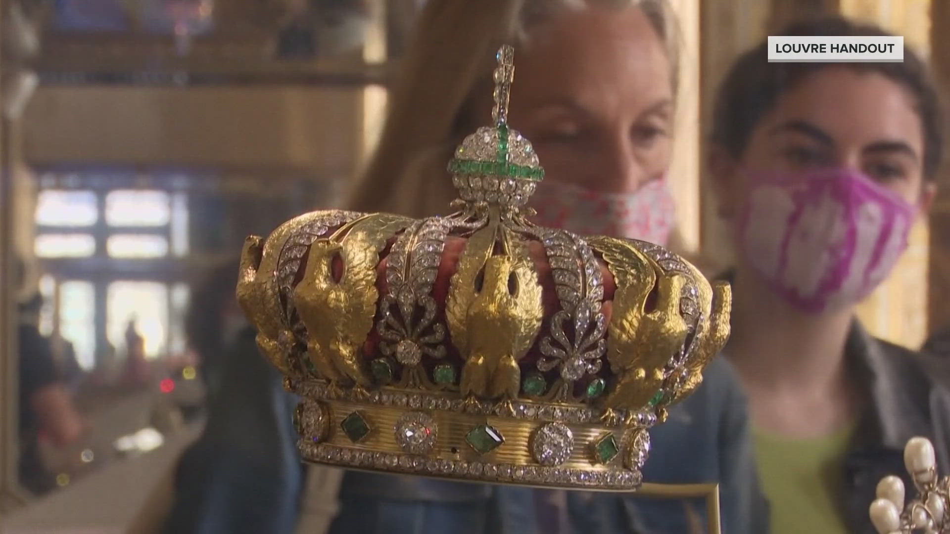 New details about the heist at Paris' Louvre | king5.com