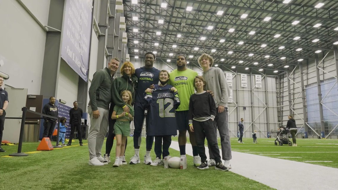 Young Seahawks fan raises 12 flag, increases awareness for early cancer ...