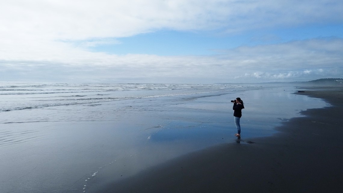 Carly Giles is creating art, one wave at the time with photos | king5.com