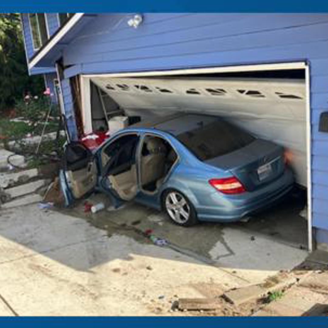 Car crashes into Lynnwood garage, causes $50,000 damage | king5.com