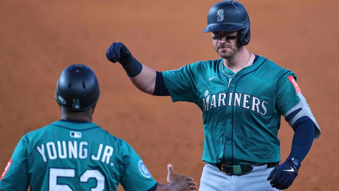 ICE deportation flights ramp up at King County's Boeing Field | king5.com