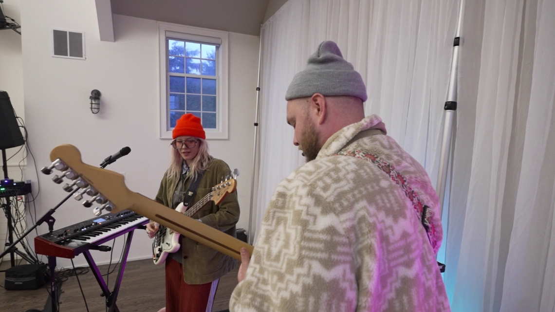 Portland duo transforms indie pop with dreamy, heartfelt allure | king5.com