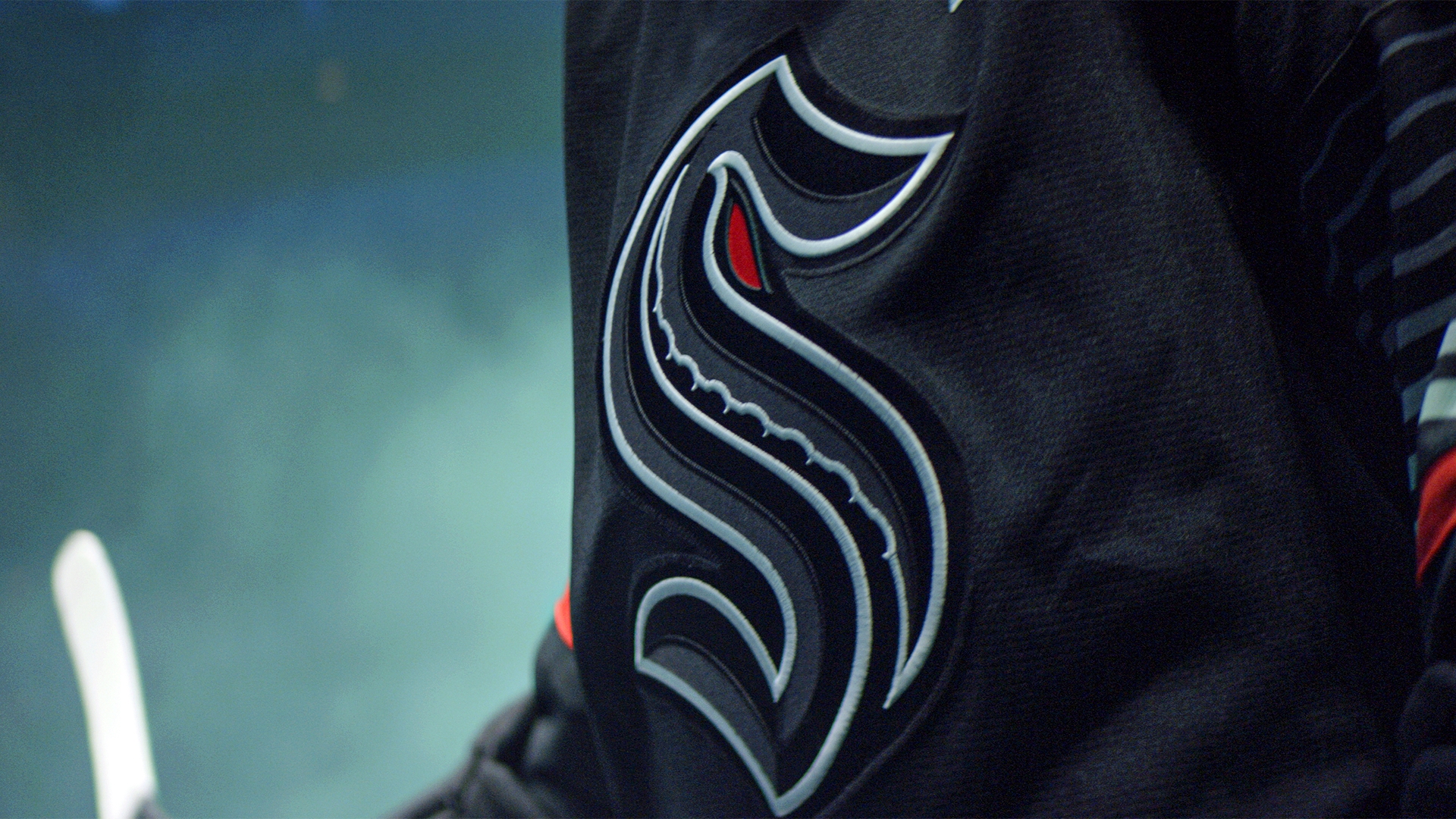 Kraken unveils black, glow-in-the-dark third jersey | king5.com