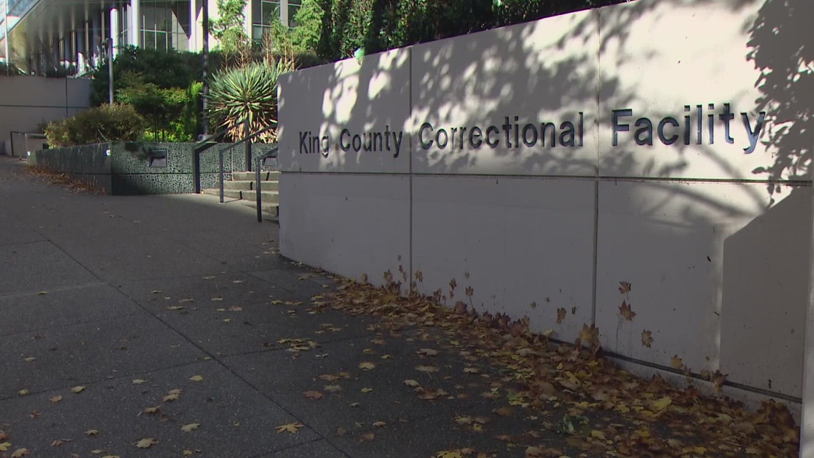 Former King County jail guard admits to smuggling meth, fentanyl pills ...